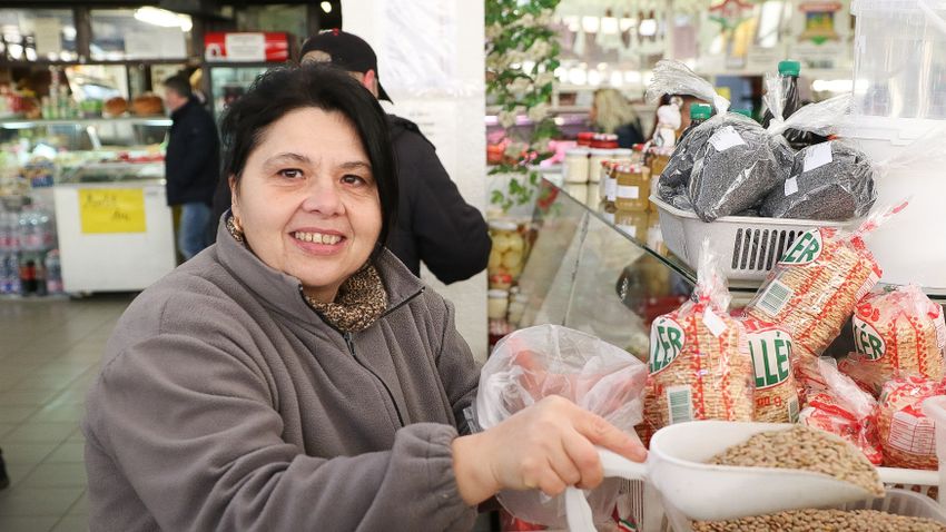 VAOL - A lencse, a virsli és a disznóhús ideje – A szombathelyi piacon ...