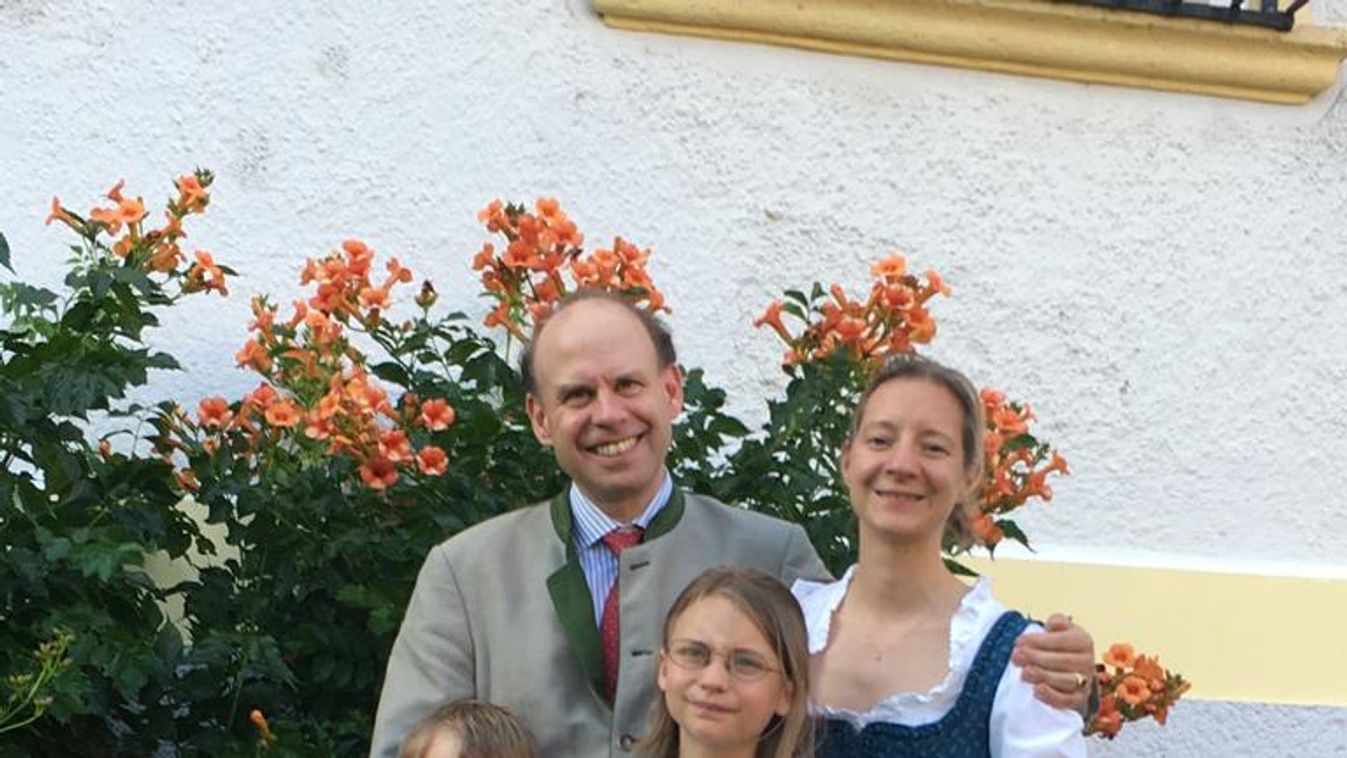 Batthyány-Strattmann László Ödön a Batthyány család feje és egyben ...