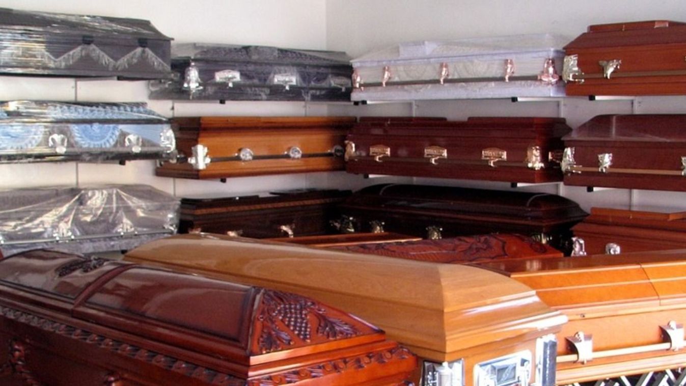 Koporsókat, vagy mégsem? - Nyílt közbeszerzés: 28-féle változatban 810 ...