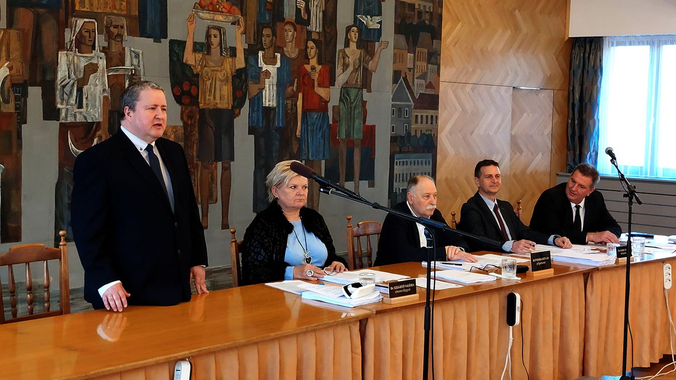 Újabb öt évre Takács Zoltán Bálint igazgatja a sárvári Nádasdy ...