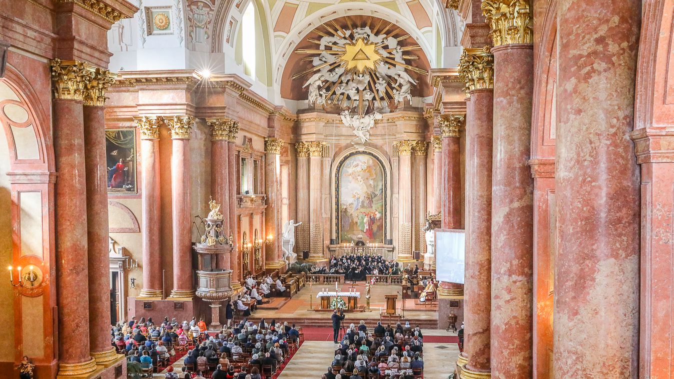 Kezdődik a nagyböjt: stációs misék Szombathelyen