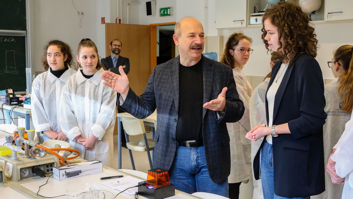 Bruce Alan Beutler Nobel-díjas előadása Szombathelyen - fotók