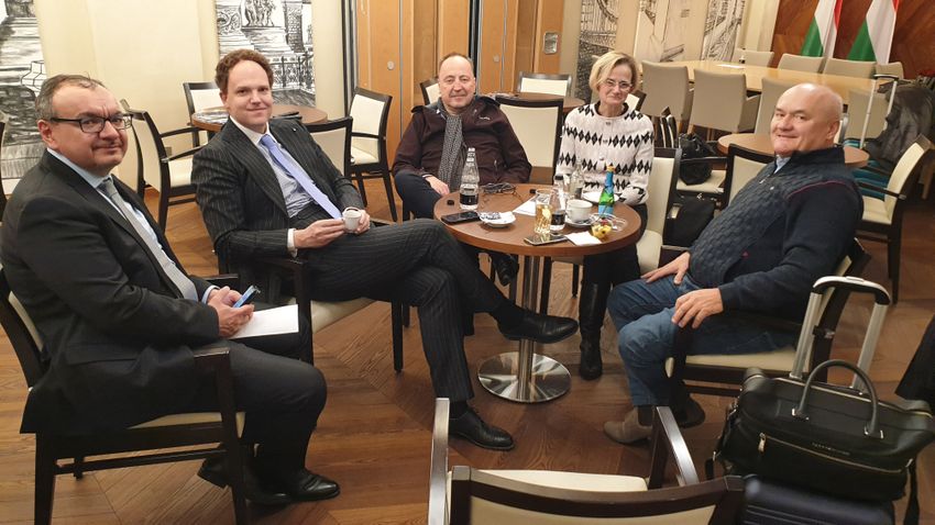 VAOL - Hende Csaba vezetésével elindult a magyar delegáció Stockholmba ...