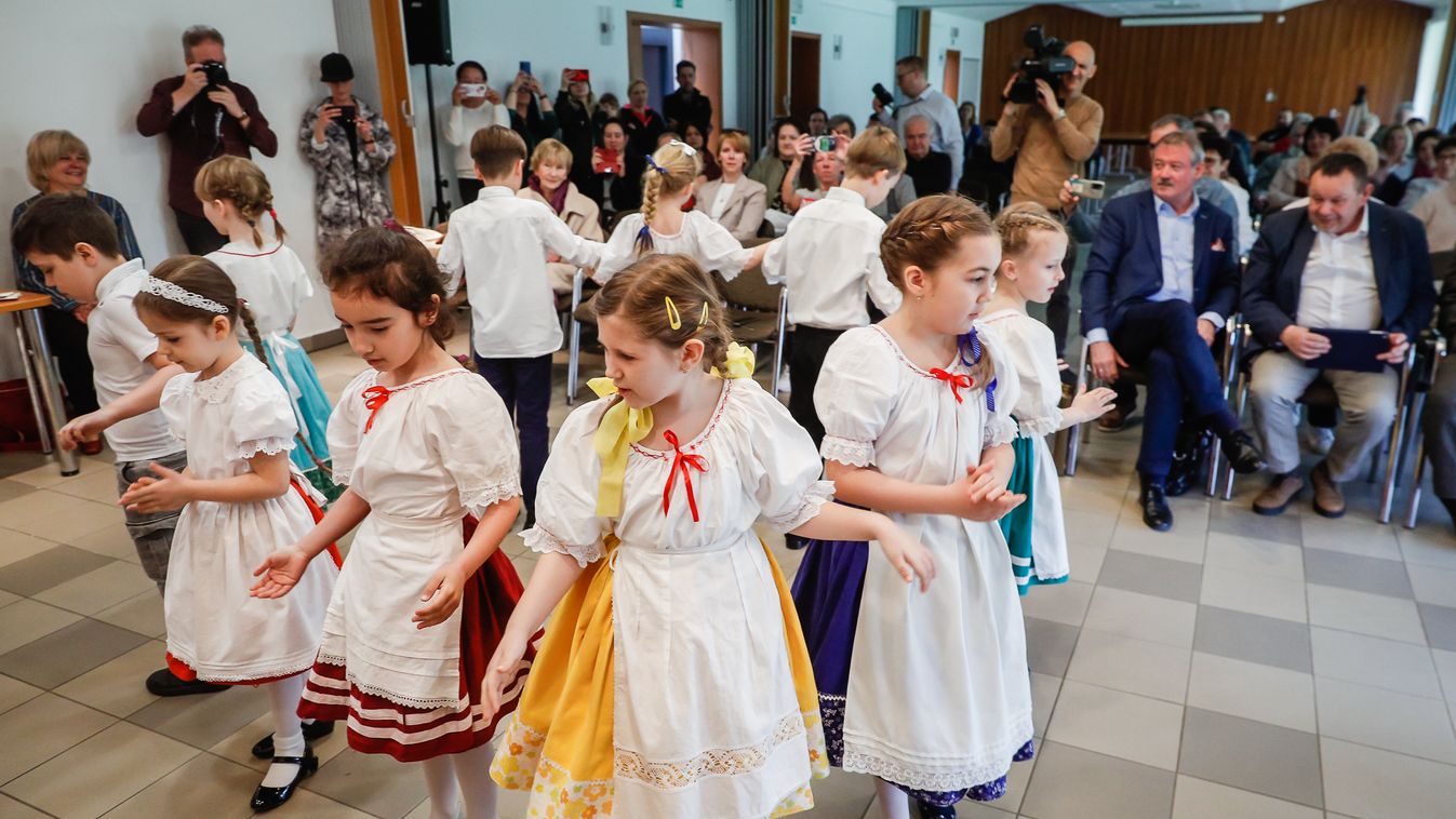 A „rózsaemberre” emlékeztek - Márk Gergely növénynemesítő rózsái ma is ...