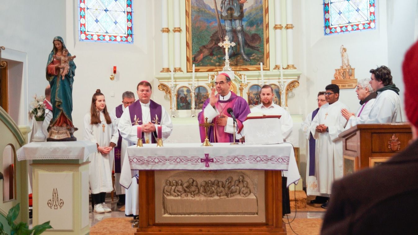 Húsvétra várva - Folytatódott a stációs szentmisejárás Szombathelyen