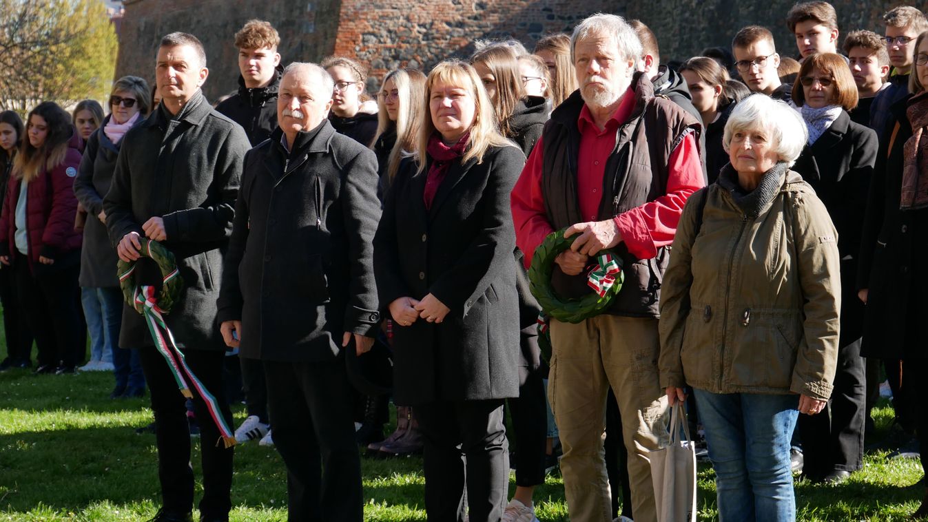 Irodalmi tábor Sárváron - iInnen nőtt ki Bódi Gábor "Cipő", Grecsó ...