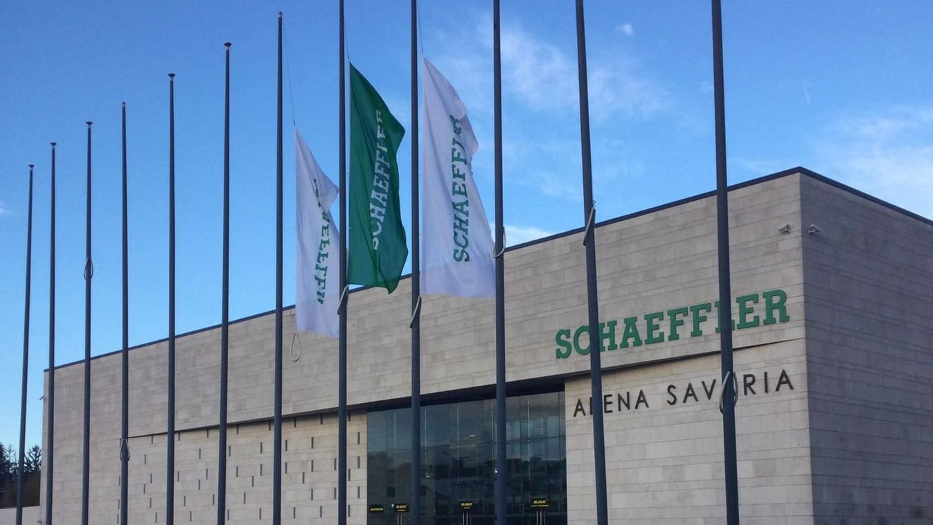 Miért nincs kint magyar és szombathelyi zászló az Arena Savaria előtt?