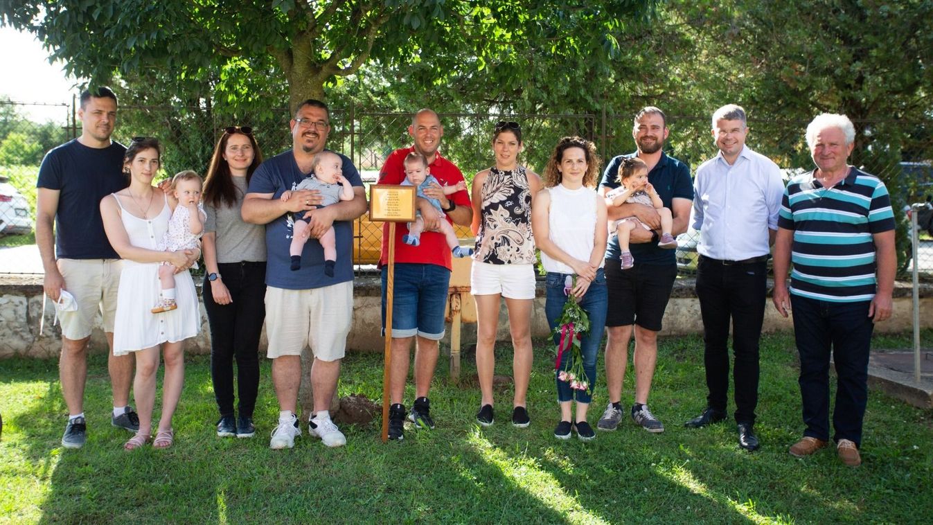 Sitkei polgárokká fogadták őket