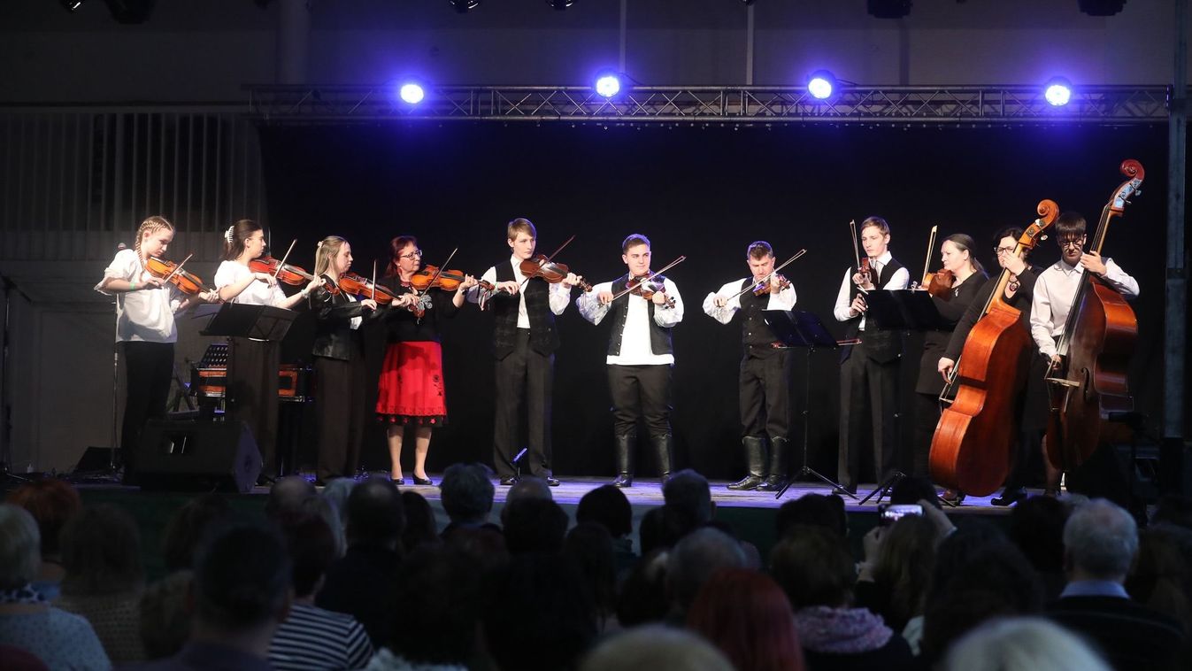 A Boglya Népzenei Együttes 40. jubileumán