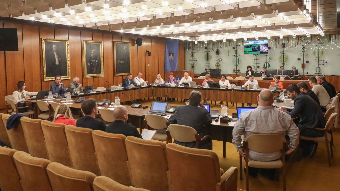 Szombathelyi rollerbalesetekről, színháztámogatásról