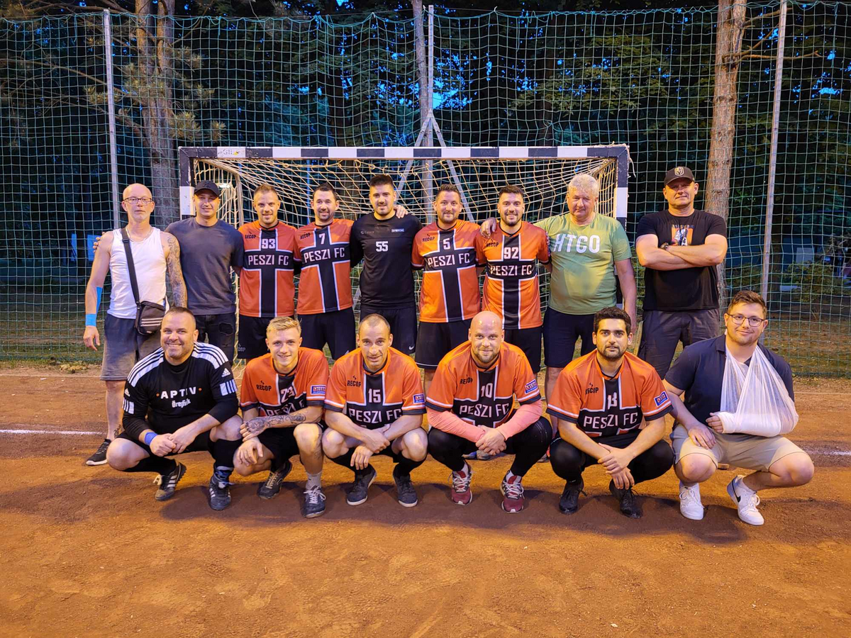Kispályás foci: dobogós csapatok, névsorok, képek