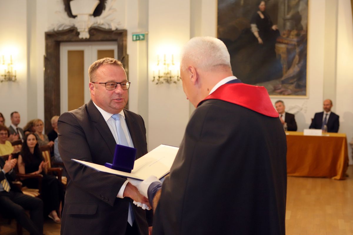 ELTE Tanévnyit: három szombathelyi pedagógus is kitüntetést kapott