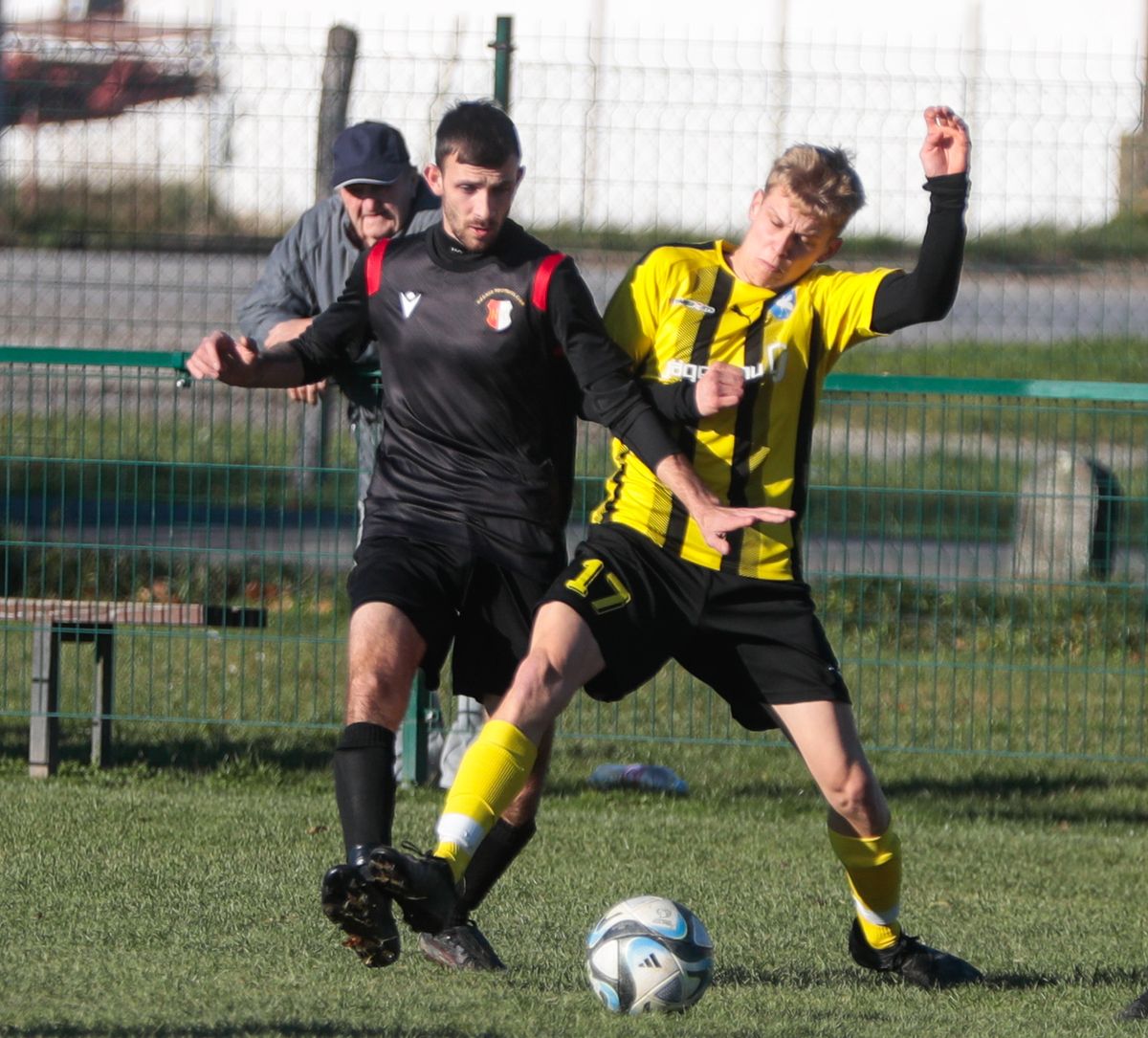 Vármegyei II.: veretlen Kőszeg, versenyt fut az Egyházasrádóc, az ...