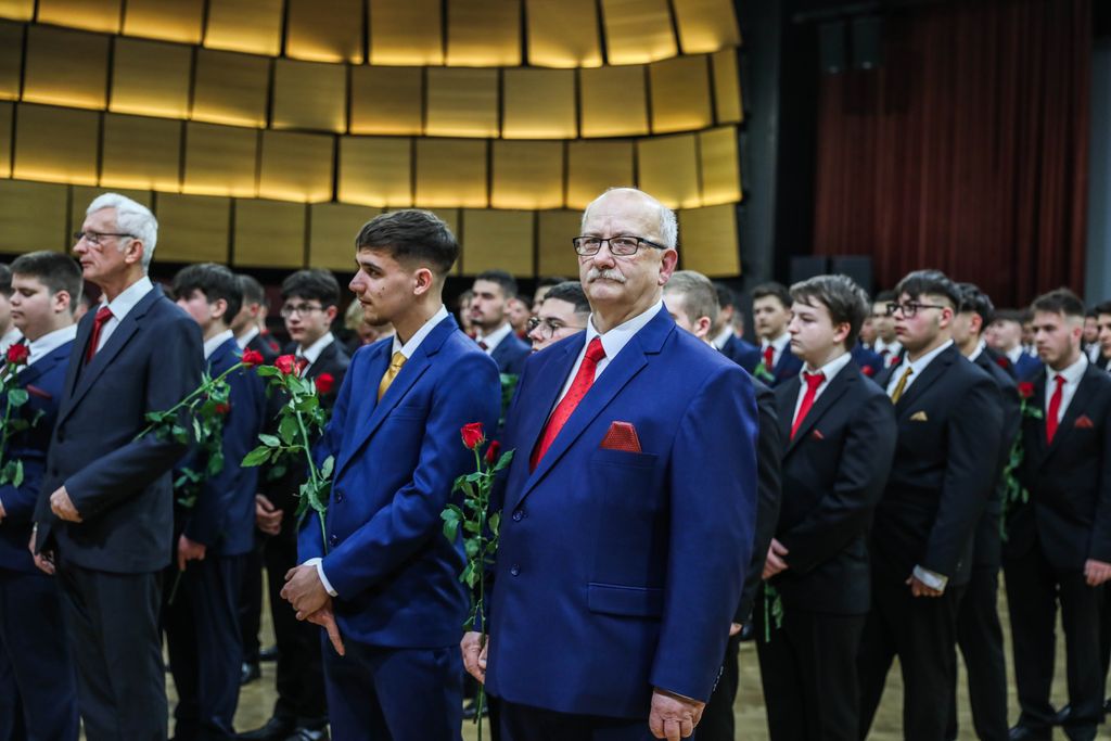Szalagavató Szombathelyen: a Puskás Tivadar Szakképző Iskola diákjai ...