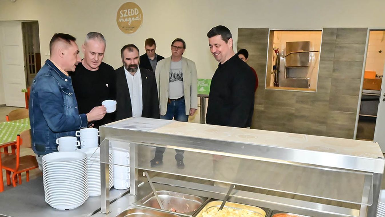 Szedd magad menza és megújult ebédlő a Jurisich Miklós Gimnáziumban.