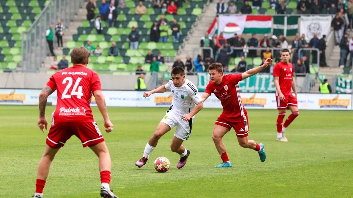Haladás: marad a bal oldali védő és a kapus is