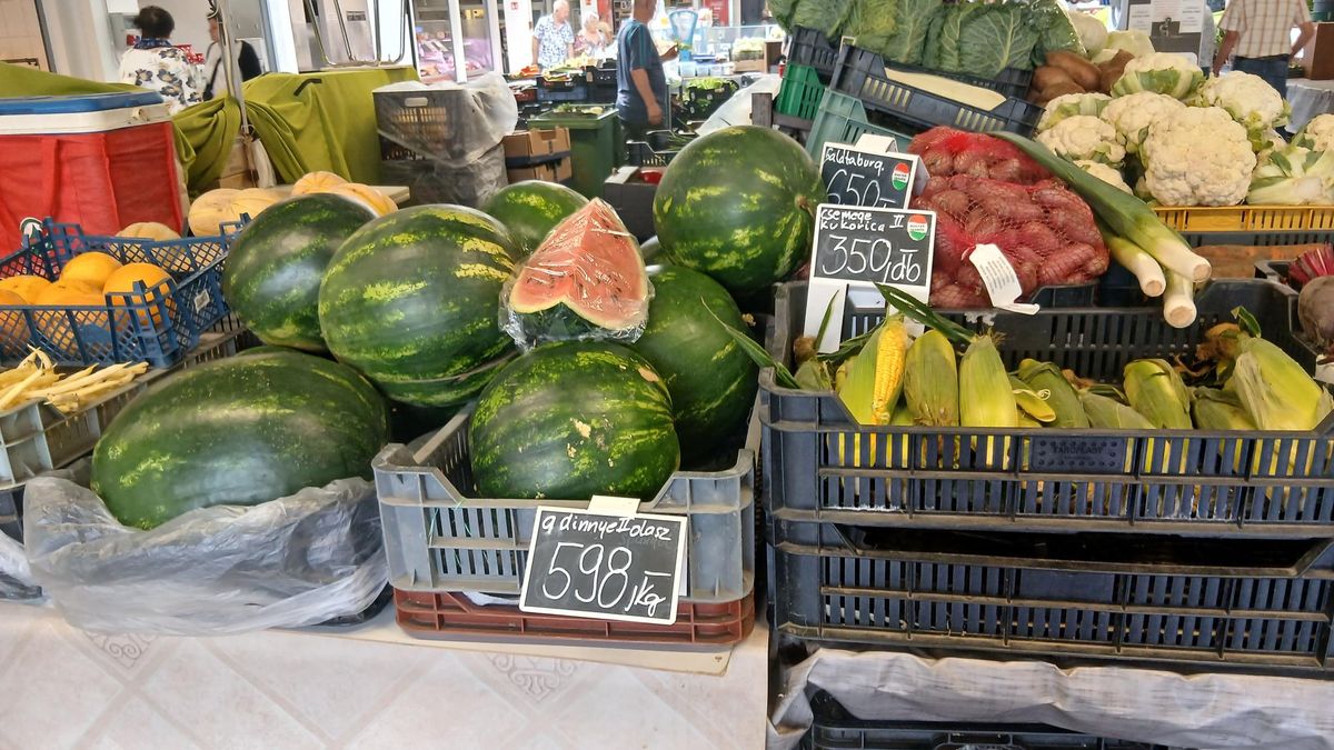 Piaci körkép: ennyibe kerül idén a meggy és a dinnye