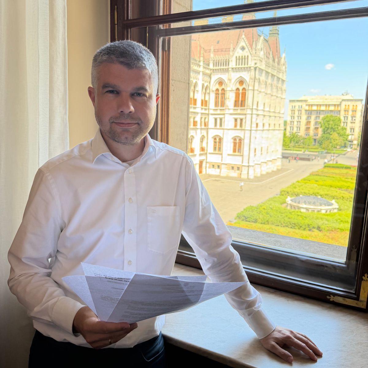 Azbesztszennyezés: újabb kérdést nyújtott be Ágh Péter a Parlamentben.